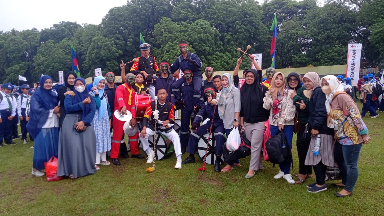 SMK Pelayaran Pembangunan Berkesempatan menampilkan atraksi Marching ...